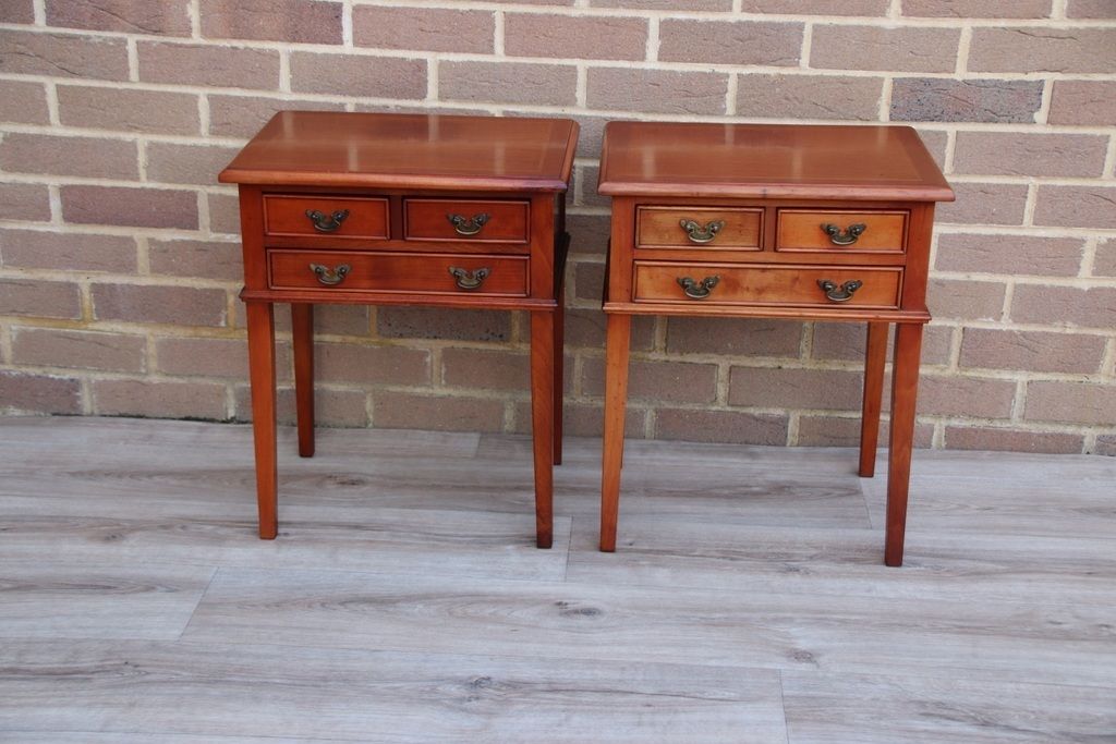 Pair Of Compact Georgian Style Bedside Tables | Vinterior