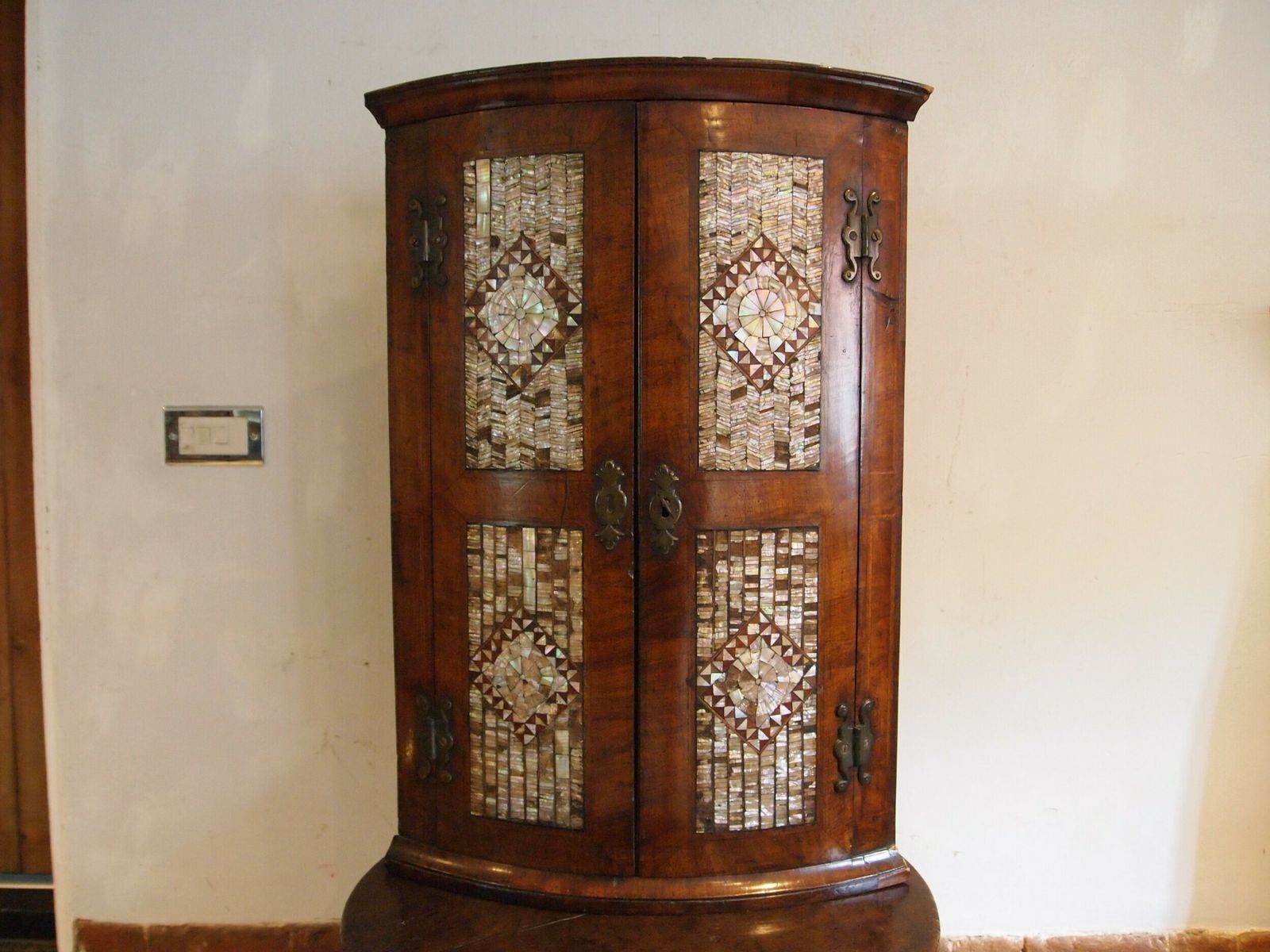 Cupboard Rare Queen Anne Corner Cabinet Walnut C1700 | Vinterior