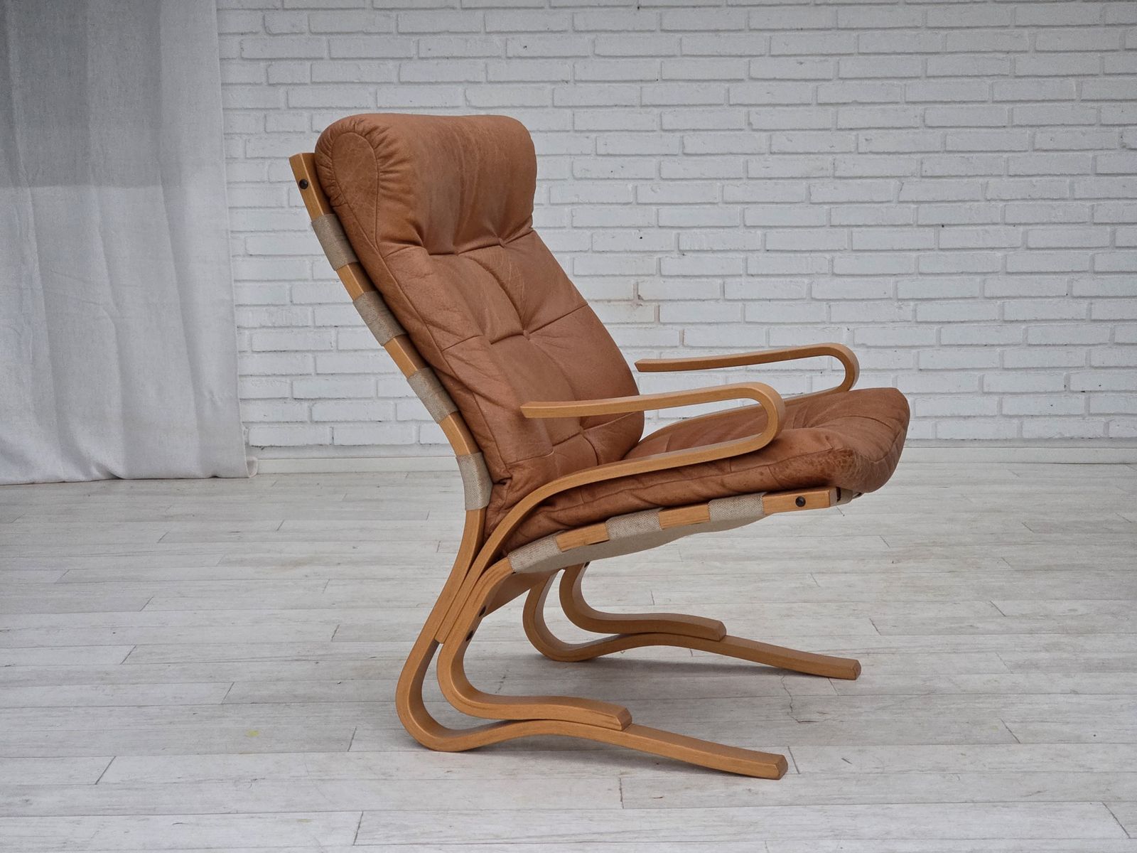 Jaren 1970, Noorse Fauteuil, Model "Kengu", Meubelsleder. | Vinterior