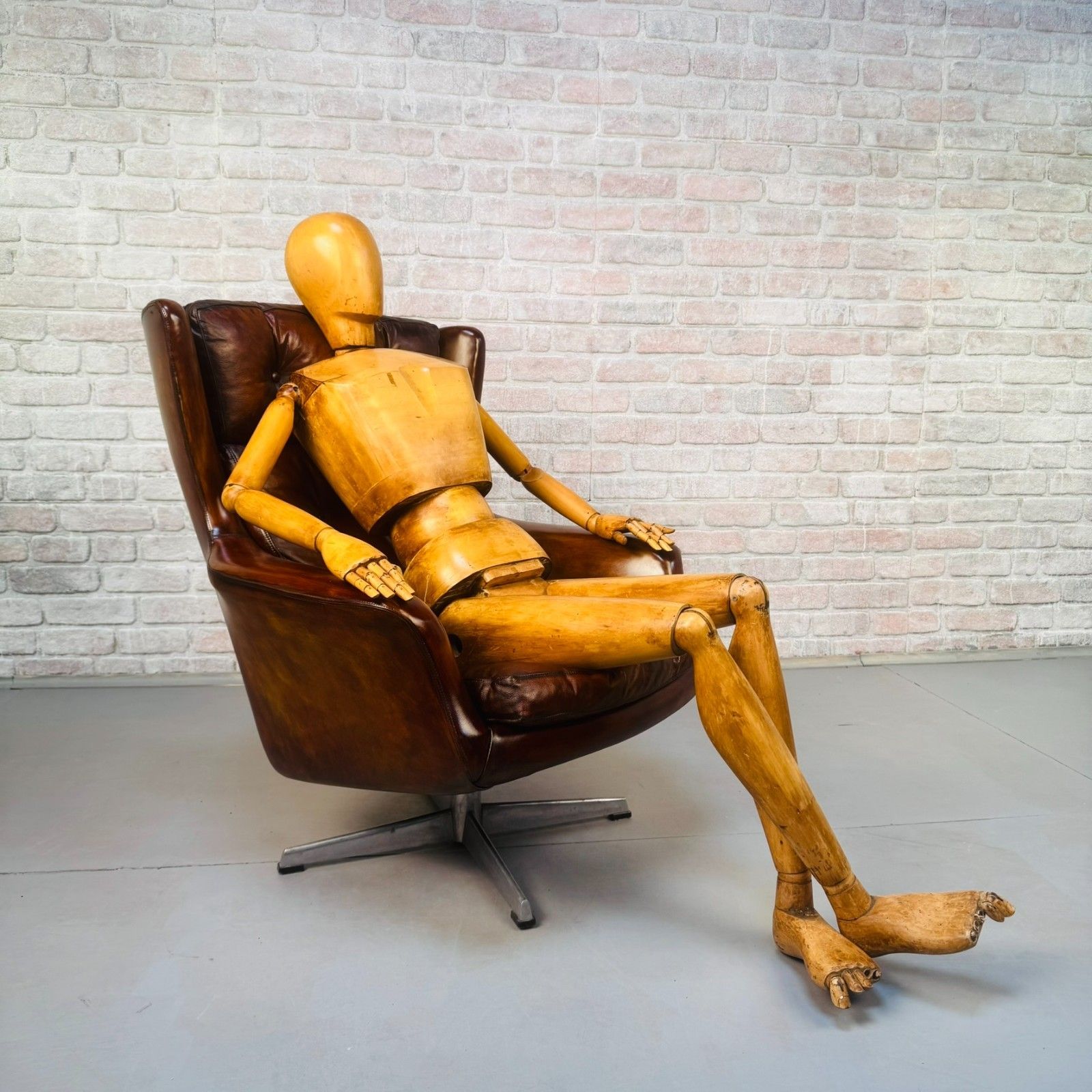 1970s Danish Swivel Egg Tan Leather Chair | Vinterior