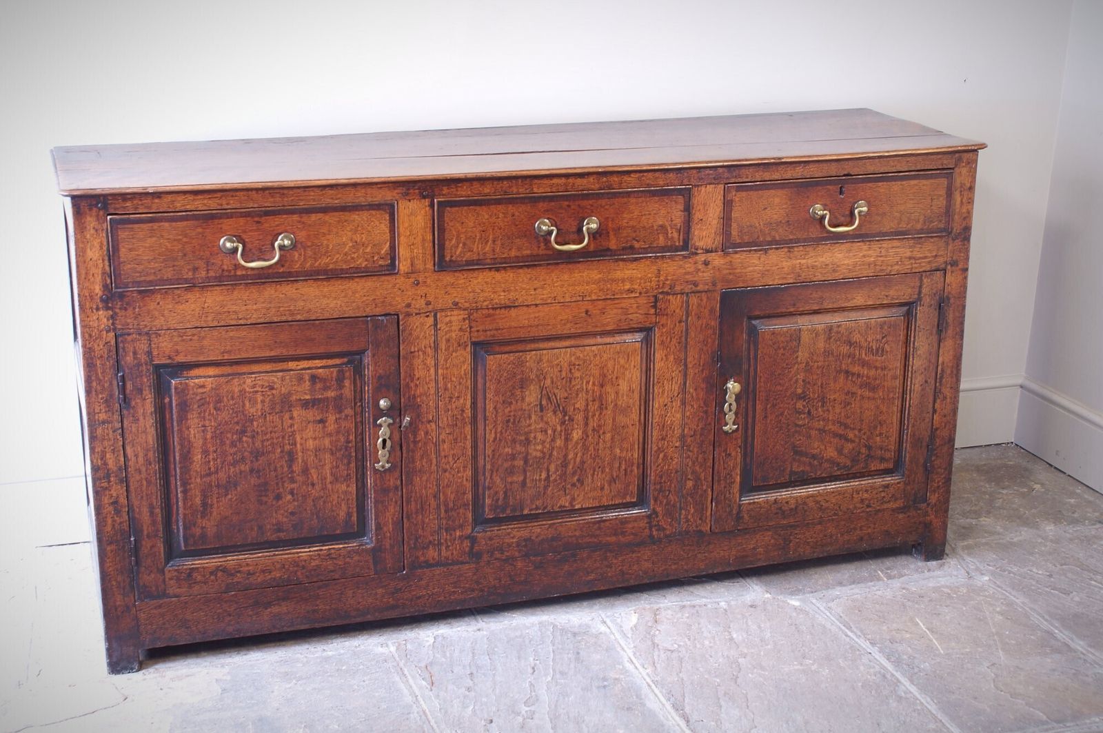 Georgian Oak Dresser Base, 18th Century And Earlier | Vinterior