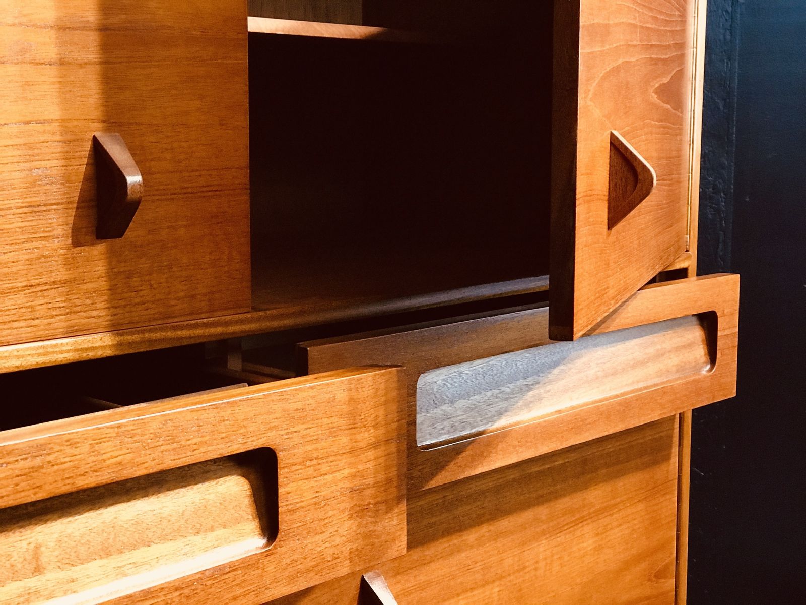 McIntosh Tall Sideboard, Scotland 1970s | Tom Robertson | McIntosh ...