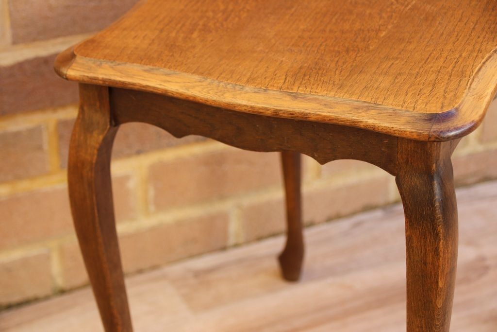 Queen Anne Oak Side Table | Vinterior