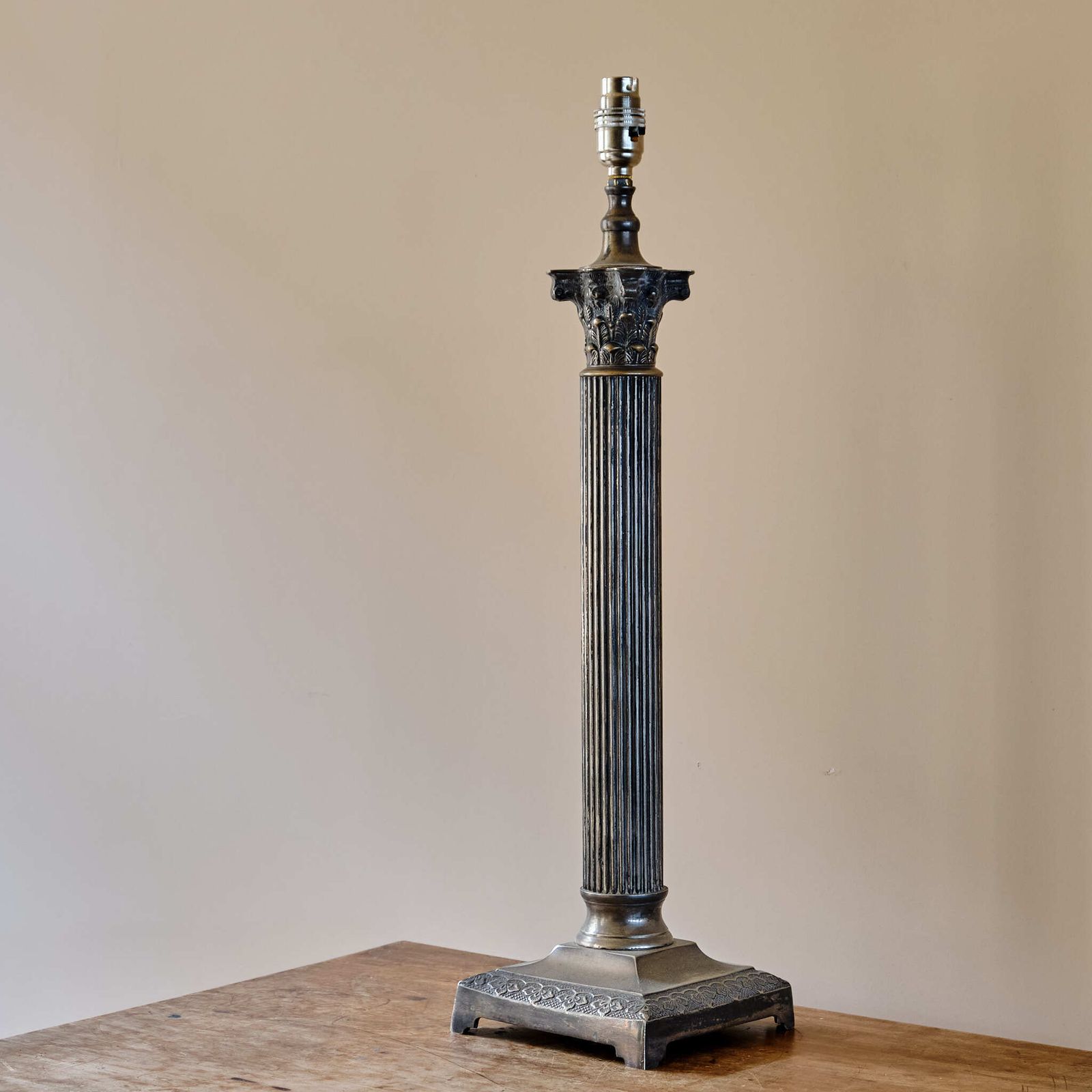 Antique Corinthian Table Lamp | Vinterior