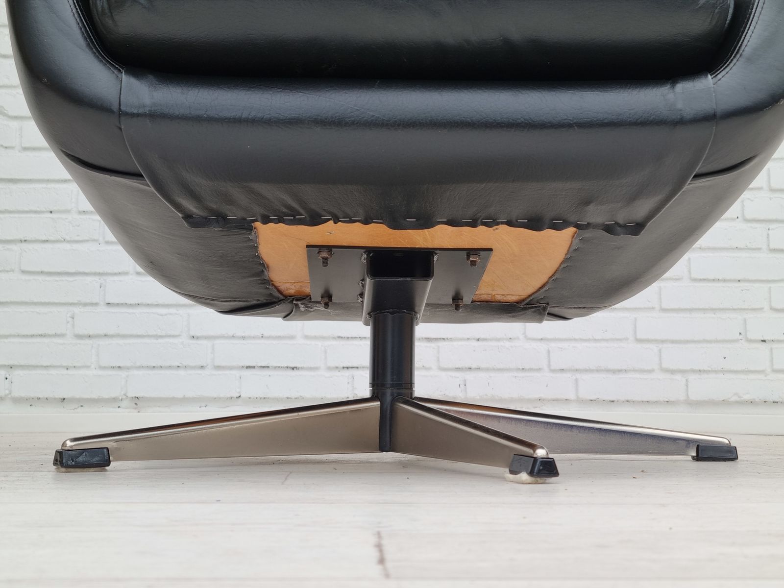 Vintage Deense Draaifauteuil In Leer, Jaren 1970 | Vinterior