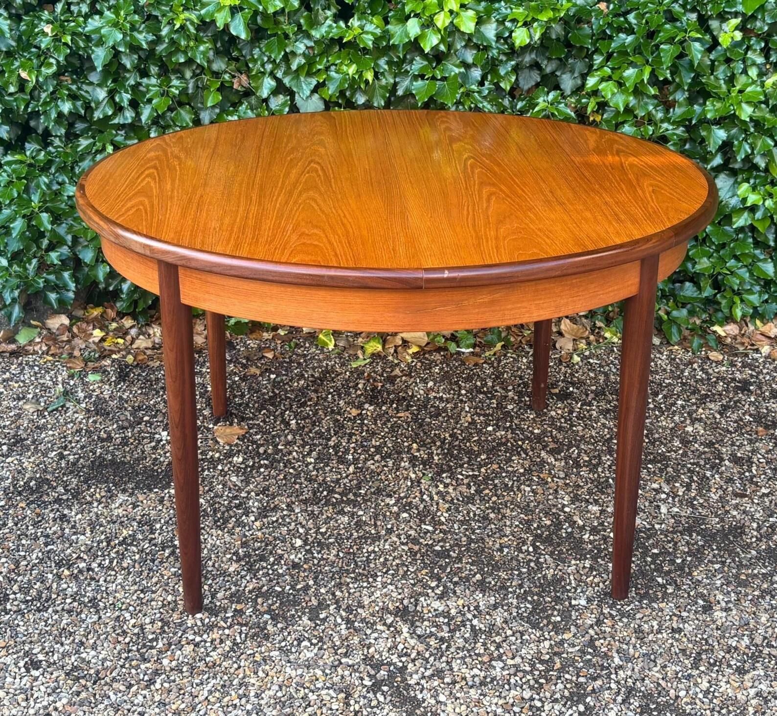 Vintage G Plan Circular Extendable Dining Table | G Plan | Vinterior