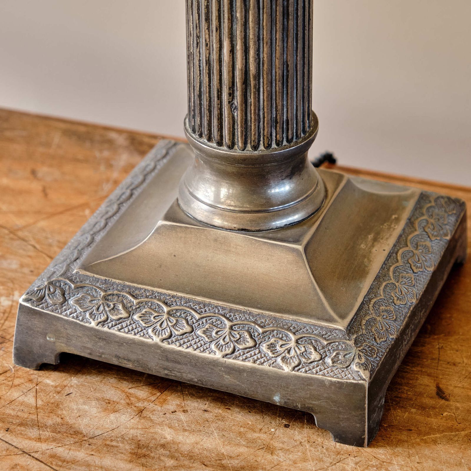 Antique Corinthian Table Lamp | Vinterior