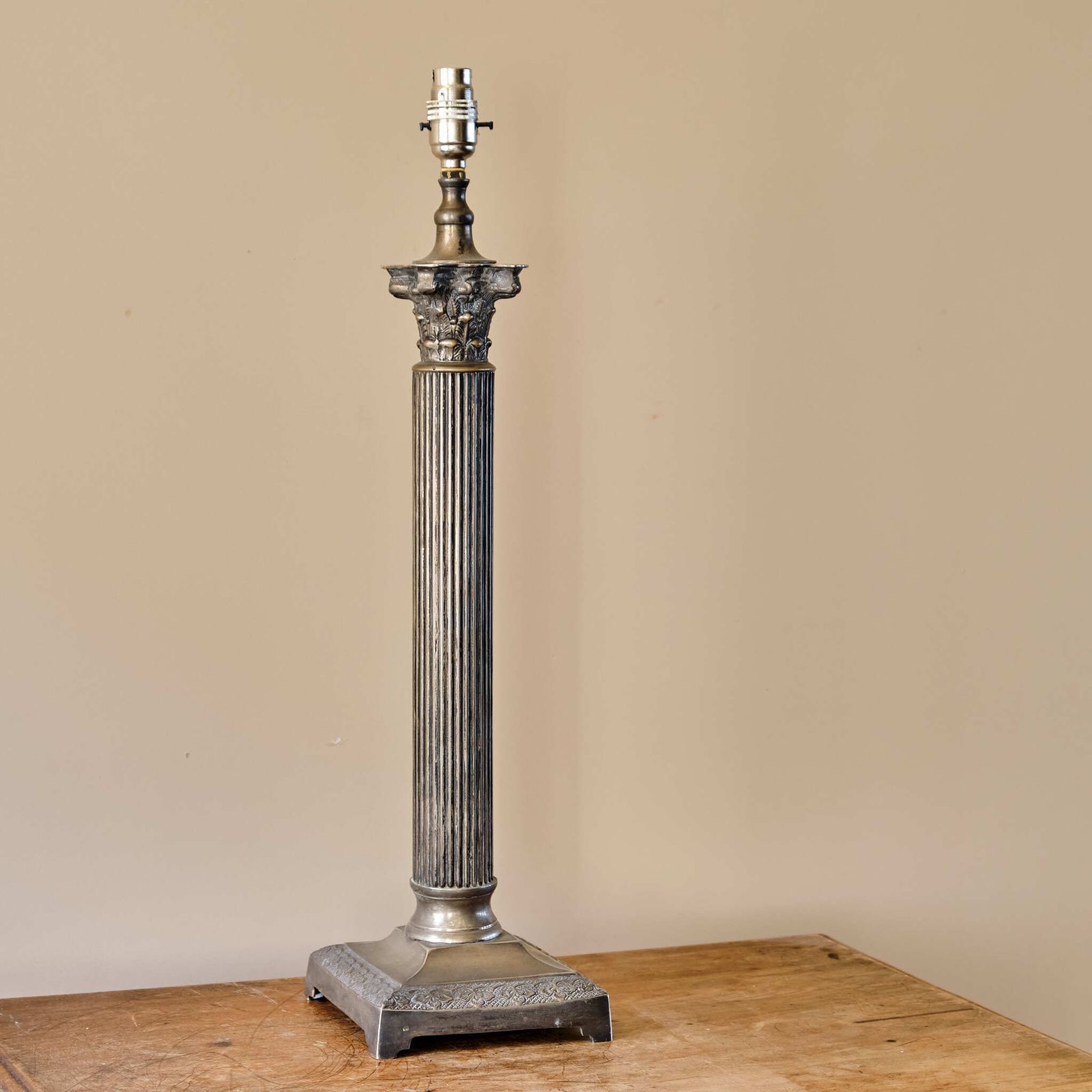 Antique Corinthian Table Lamp | Vinterior