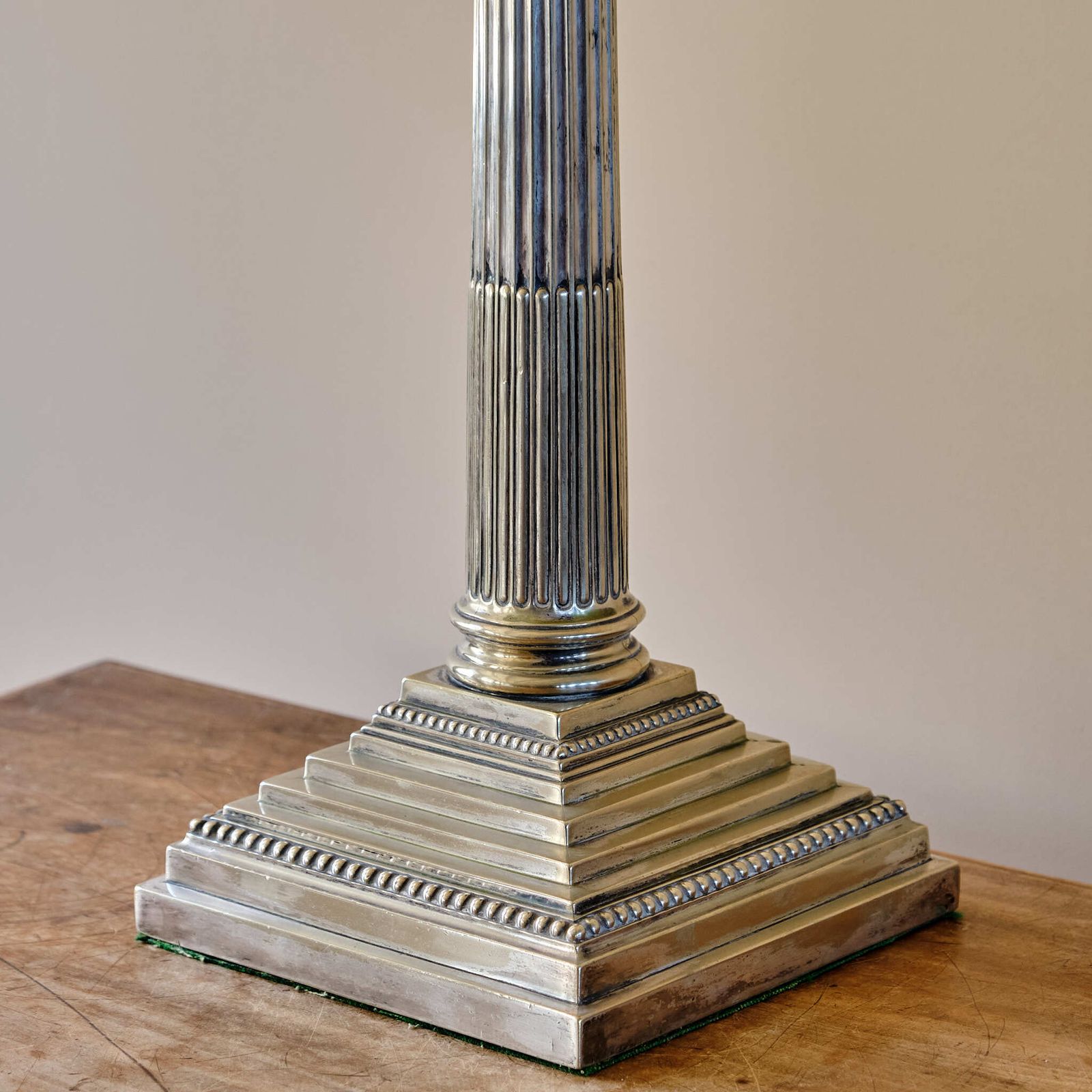 Antique Early 20th Century Silver Plated Corinthian Table Lamp | Vinterior