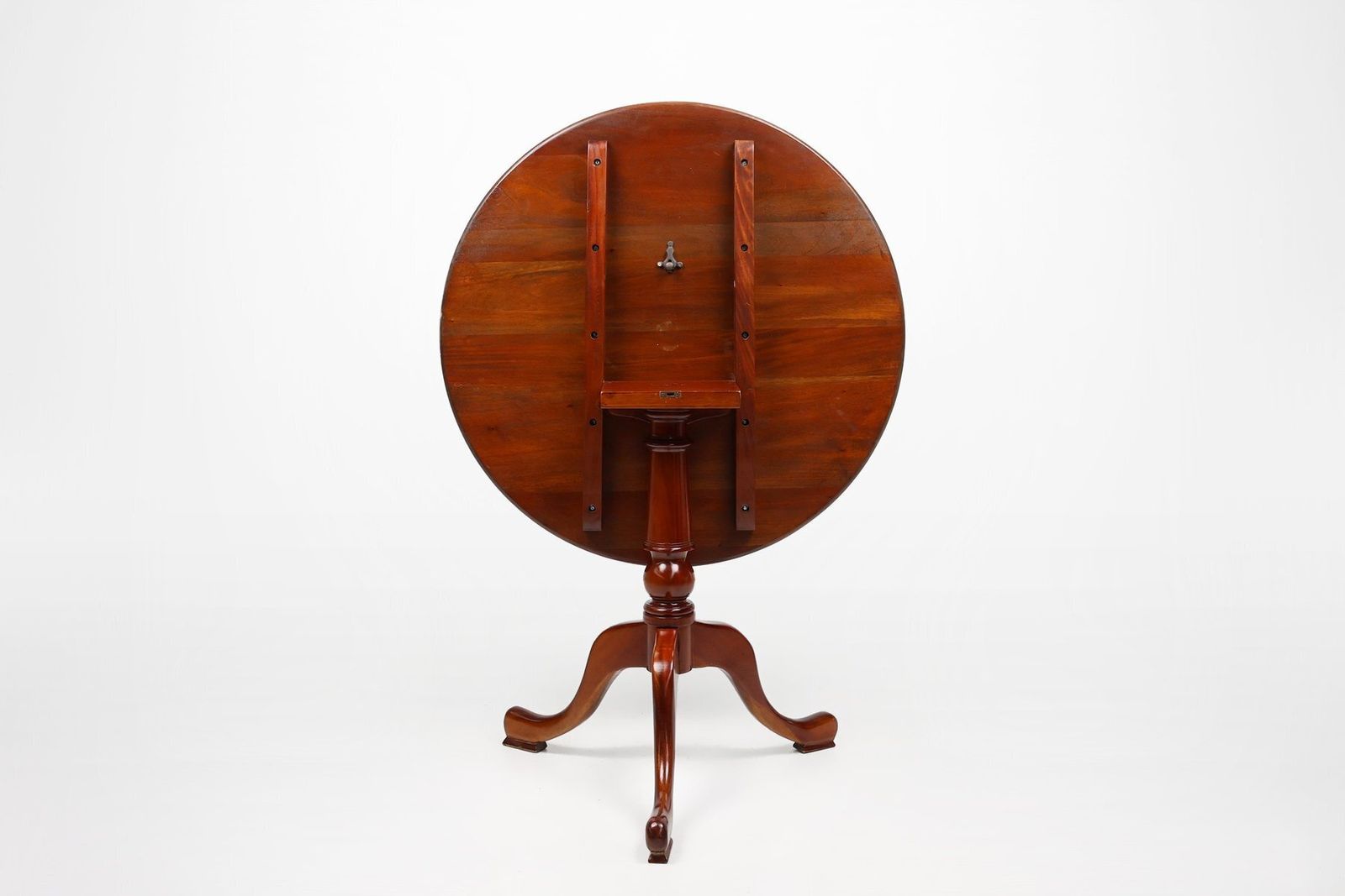 Vintage English Round Tilt Top Table In Cherry, 1950s | Vinterior
